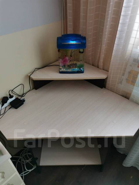 Стол компьютерный, б/у, в наличии. Цена: 2 500₽ во Владивостоке