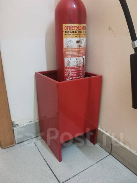 Подставка под огнетушитель, б/у, в наличии. Цена: 500₽ в Уссурийске