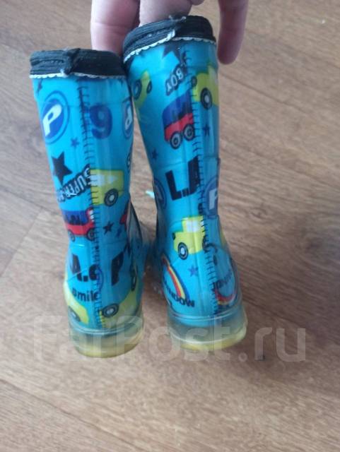 Отдам детские резиновые сапожки во Владивостоке
