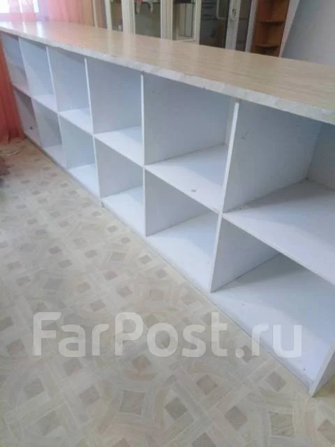 Стол торговый, б/у, в наличии. Цена: 10 000₽ во Владивостоке