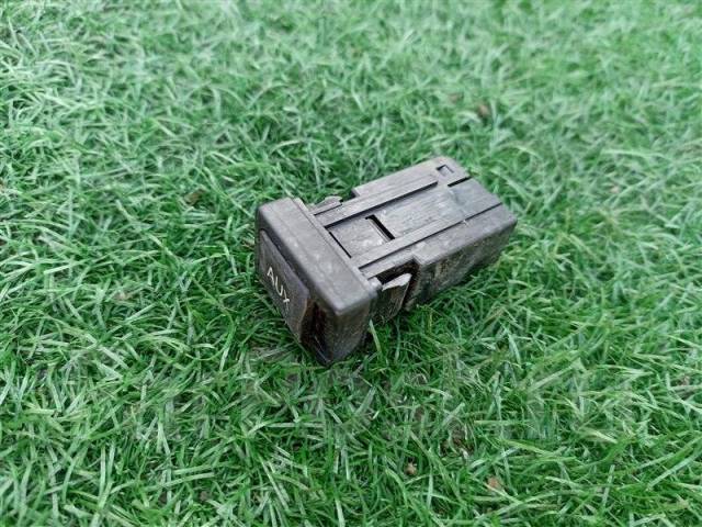 Разъем AUX Toyota Prius 9095001867 ZVW30 2ZR купить во Владивостоке по ...