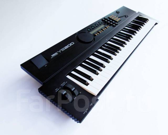 FM синтезатор IV-поколения Yamaha EOS YS-200 61 keys +V.card +Softкейс ...