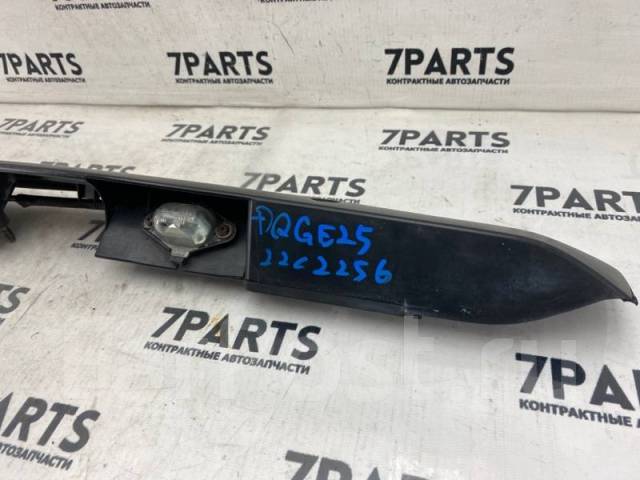 Накладка 5-й двери Nissan Caravan 2003 90810VW000 DQGE25 KA24DE купить ...