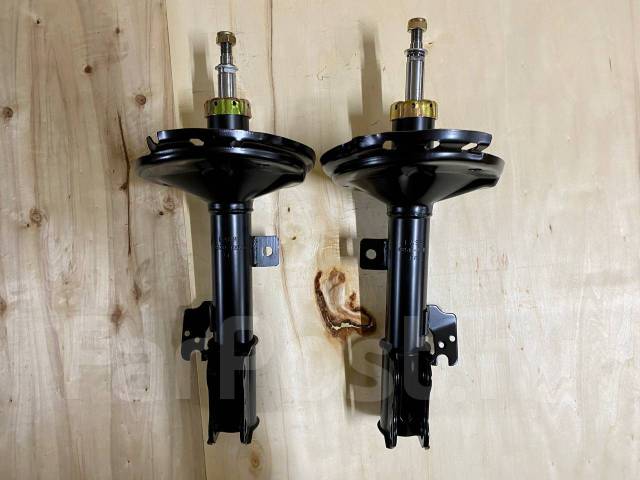 Пара передних амортизаторов для Toyota купить в Комсомольске-на-Амуре ...