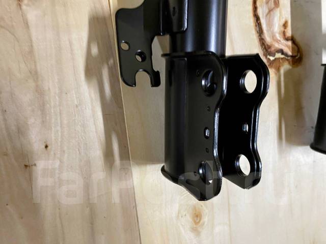 Пара передних амортизаторов для Toyota купить в Комсомольске-на-Амуре ...