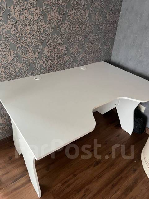 Продам письменный стол, белый, 89,0 см, 74,0 см, 140,0 см, б/у, в ...