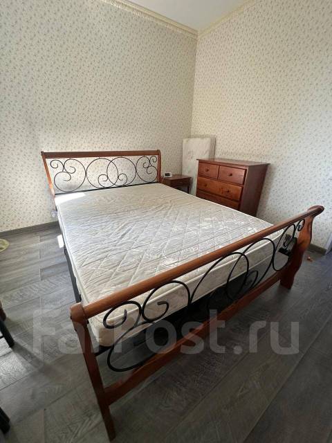 Спальный гарнитур (кровать с матрасом, комод, тумба, туалетный стол ...