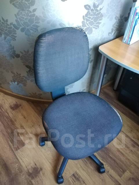 Компьютерный стул, чёрный, б/у, в наличии. Цена: 500₽ во Владивостоке