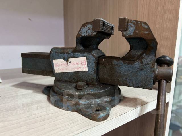 Тиски слесарные поворотные ТСС 80 чугунные, б/у, в наличии. Цена: 4 500 ...
