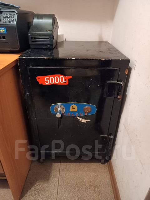Сейф, б/у, в наличии. Цена: 5 000₽ во Владивостоке