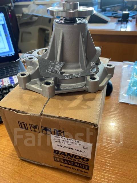 Насос охлаждающая помпа водяная Hyundai Grand Starex Hyundai Porter Kia ...