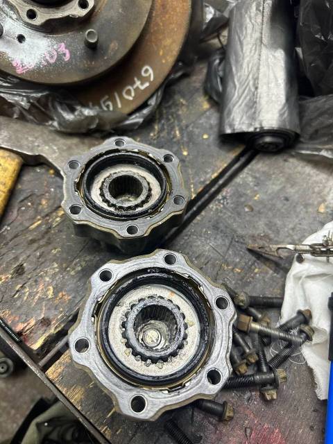 Хабы suzuki jimny jb23 jb33 jb43 jb64 jb74, б/у, в наличии. Цена: 1 700₽ во Владивостоке