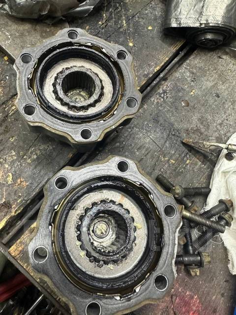 Хабы suzuki jimny jb23 jb33 jb43 jb64 jb74, б/у, в наличии. Цена: 1 700₽ во Владивостоке