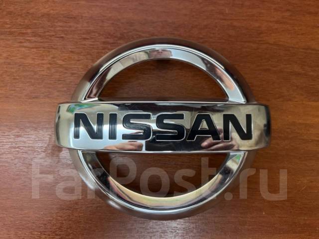 Эмблема решетки радиатора Nissan Serena C26, 628891JA0A купить в ...