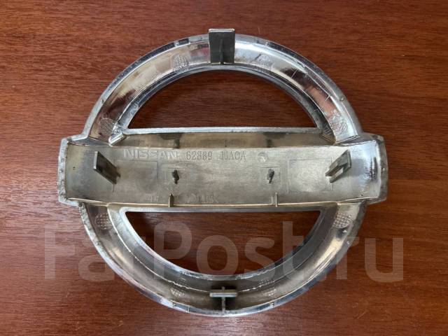 Эмблема решетки радиатора Nissan Serena C26, 628891JA0A купить в ...