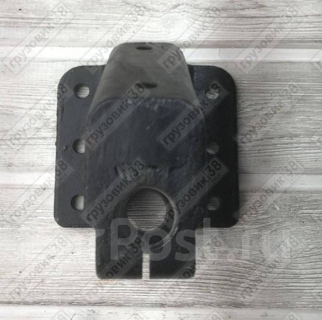 Кронштейн рессоры Mitsubishi Canter RR. FR/RR MB133333, правый передний ...