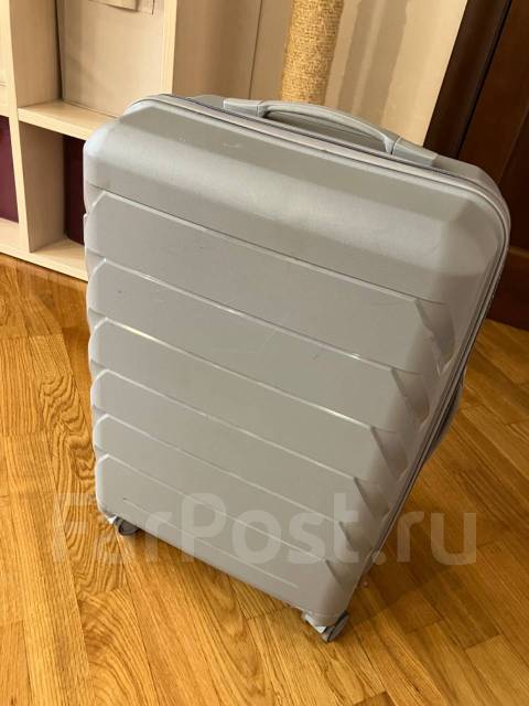 Чемодан, б/у, в наличии. Цена: 2 000₽ во Владивостоке