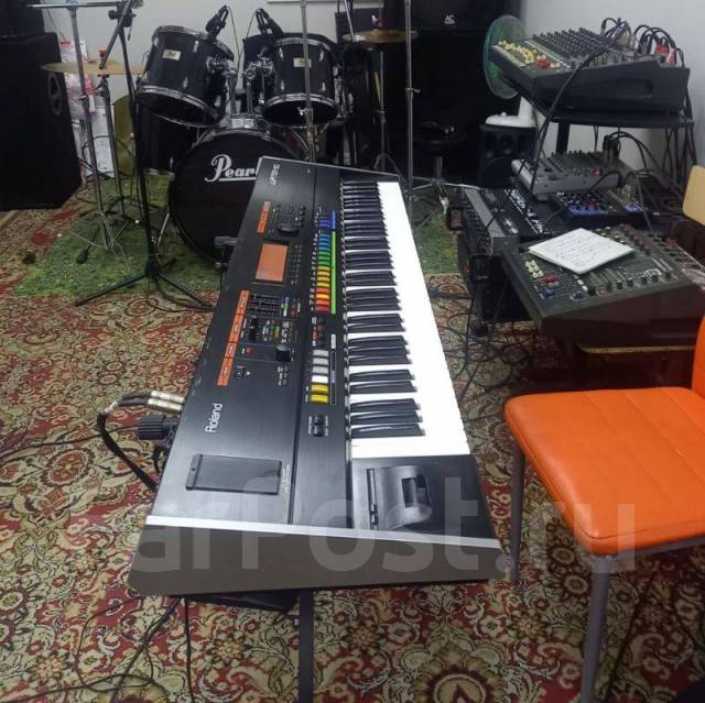 Синтезатор Roland Jupiter 50, б/у, в наличии. Цена: 75 000₽ во Владивостоке