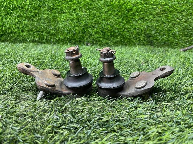 Опоры шаровые передние R+L ПАРА Toyota Noah ZRR70 купить во ...