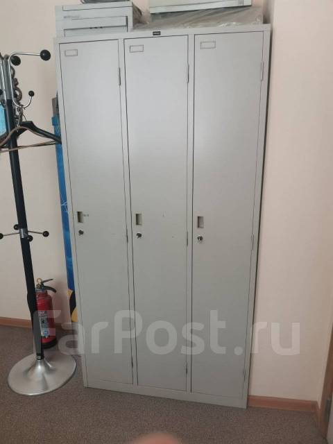 Шкаф для одежды металлический на 3 отделения под замком, количество ...