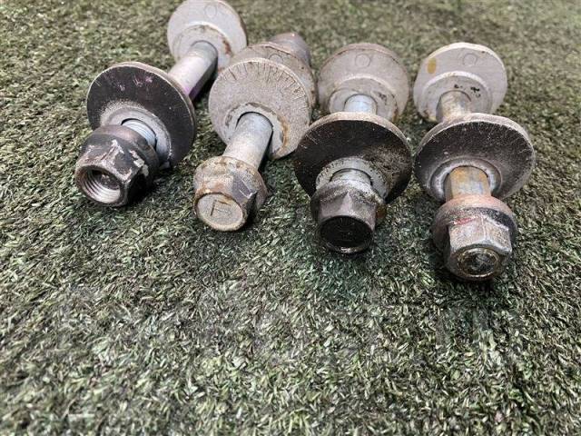 Болты развальные передние 4шт Mitsubishi Pajero 2007 4013A082 V97W 6G75 ...