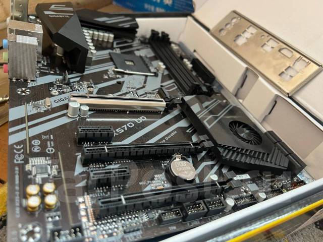 Материнская плата Gigabyte АМ4, AMD X570, б/у, в наличии. Цена: 10 000 ...