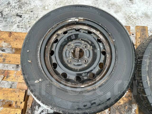 Штамповки Mitsubishi R14x5.5JJ на резине Yokohama Ecos 185/70R14, 14 ...