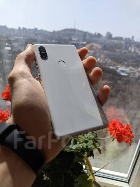 Xiaomi Mi Mix 2s, 6/128 Гб, 5.99", моноблок, белый, б/у, в наличии. Цена: 7 990₽ во Владивостоке
