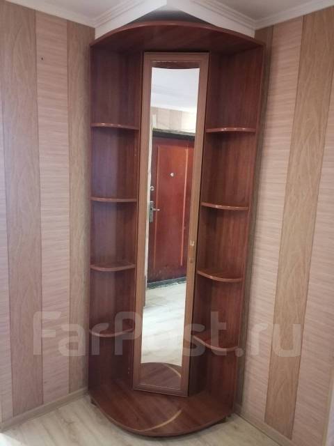 Угловой шкаф с зеркалом в прихожую б/у, мдф, количество дверей: 1 ...