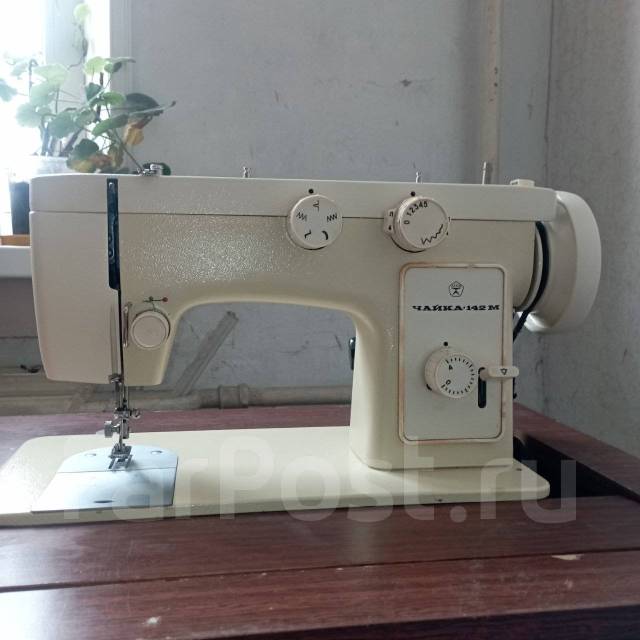 Швейная машина Чайка 142М с тумбой, б/у, в наличии. Цена: 2 500₽ во ...