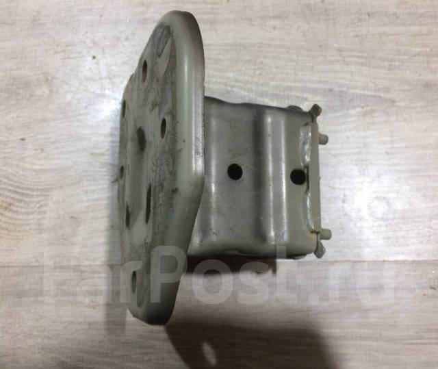 Кронштейн усилителя заднего бампера правый Nissan Qashqai 2014> купить ...