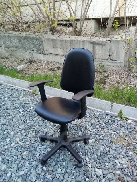 Кресло компьютерное, кожзам, колеса, б/у, в наличии. Цена: 1 500₽ во ...