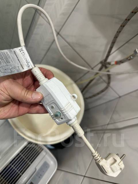 Водонагреватель 80л плоский, Electrolux EWH 80 centurio silver ...