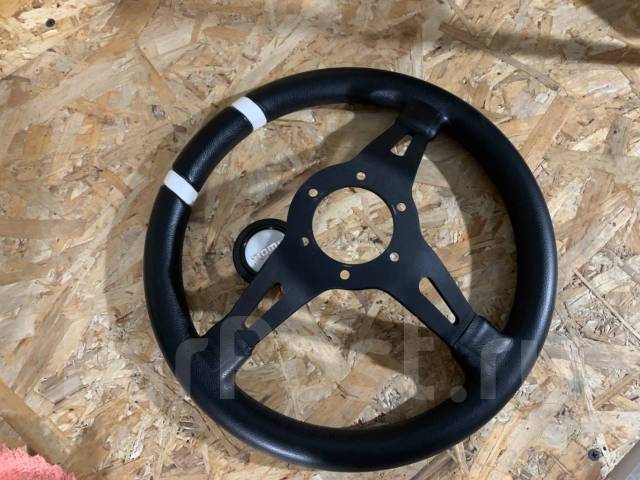 Руль Momo Drifting оригинал состояние отличное купить в Барнауле по ...