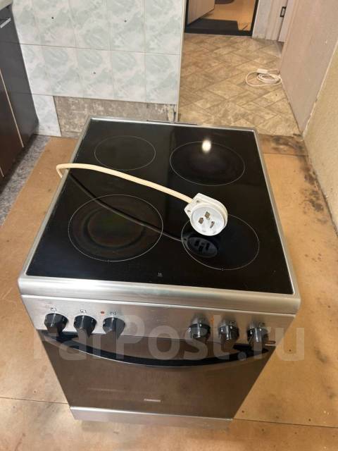 Электрическая плита Zanussi, б/у, в наличии. Цена: 14 000₽ во Владивостоке