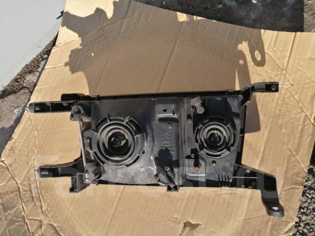 Продаю правую фару Toyota Crown GS130 (30-178) купить во Владивостоке ...