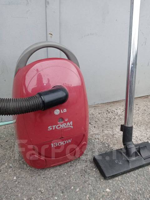 Вакуумный пылесос LG V-3310 D, б/у, в наличии. Цена: 1 500₽ во Владивостоке