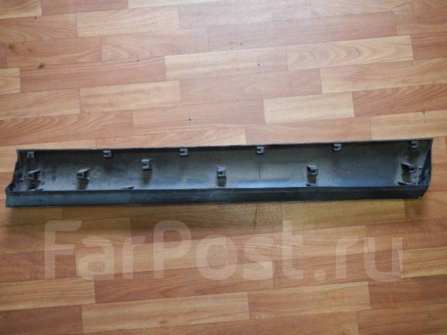 Накладка на дверь Toyota Harrier, левая передняя купить во Владивостоке ...