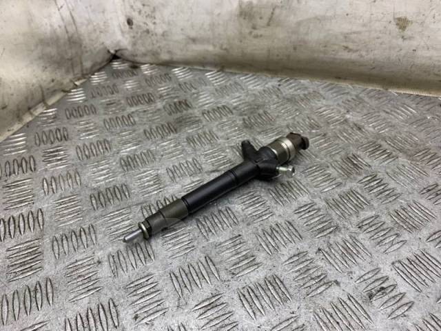 Форсунка топливная Toyota Land Cruiser 2012 2367059055 J200 1Vdftv ...