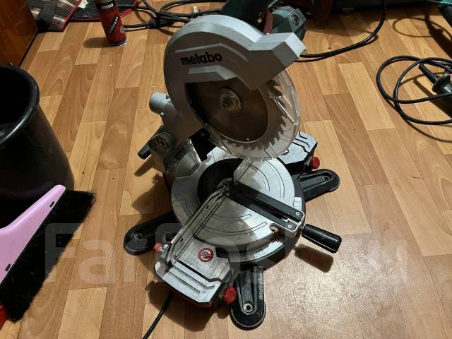 Торцовочная пила Metabo KS 216 M Lasercut, б/у, в наличии. Цена: 15 000 ...