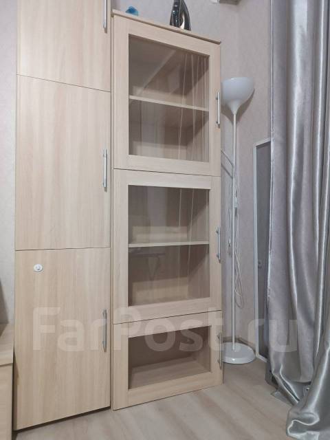 Шкаф со стеклянной дверью, количество дверей: 3, светлое дерево, 60,0 ...