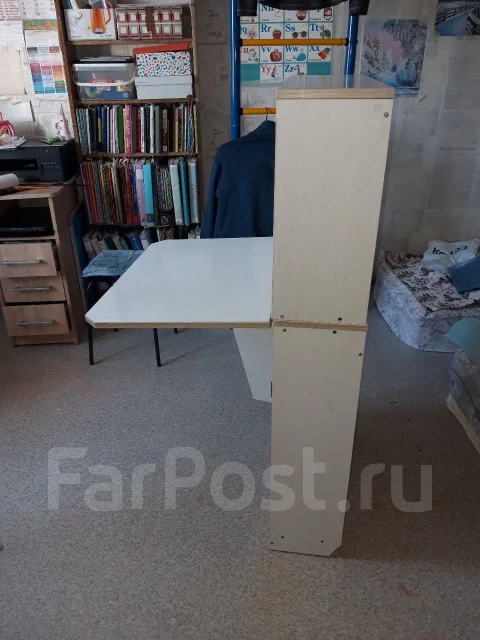 Стол складной и полка во Владивостоке