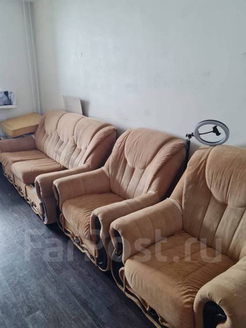 Отдам диван и два кресла во Владивостоке