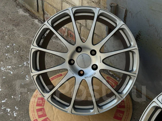 Красивые ProDrive GC-012L Япония, 18", 1 шт, Ширина диска 8.5" Вылет ...