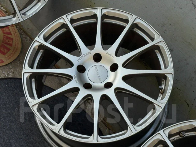 Красивые ProDrive GC-012L Япония, 18", 1 шт, Ширина диска 8.5" Вылет ...
